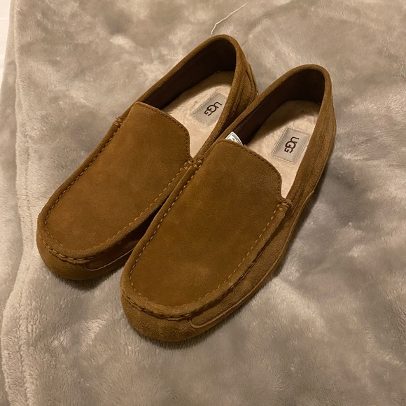 UGG | Shoes | Ugh Slippers | Poshmark